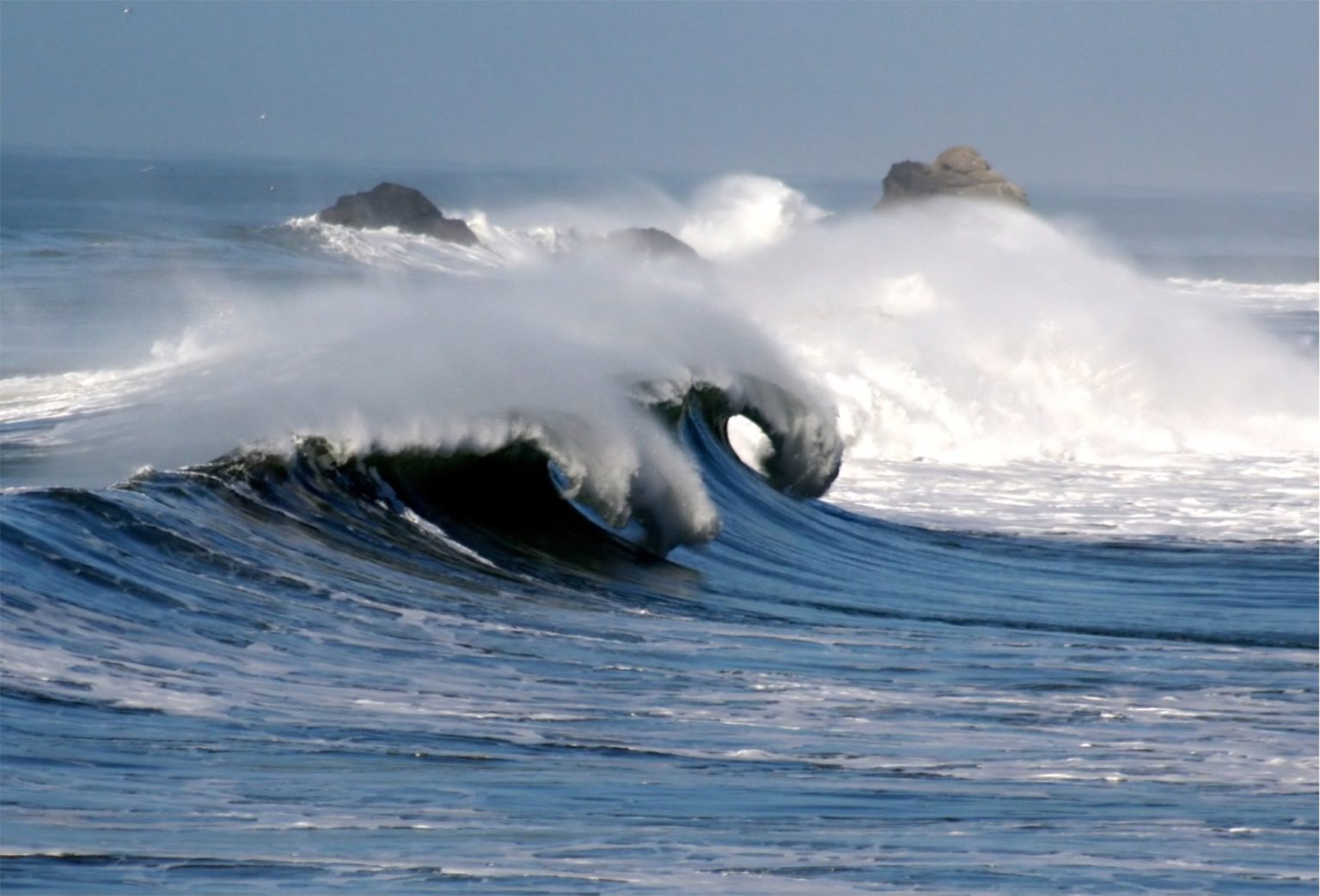 ‘Treacherous’ Pacifica waves sweep two people away, one still missing ...